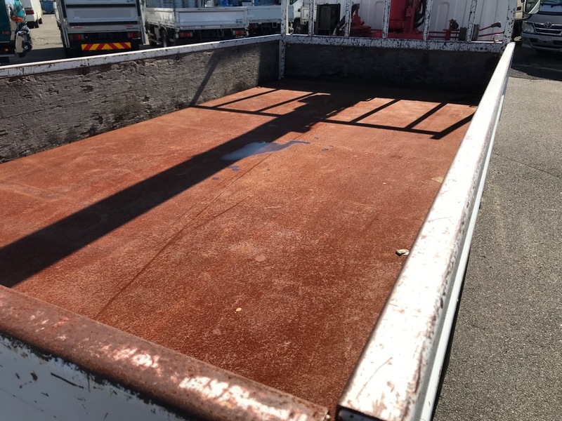 H17年☆4段クレーン付き平ボディ 2t 標準ロング 2.93t吊り 5MT｜トラック在庫詳細｜株式会社ヤナギサワ自動車販売