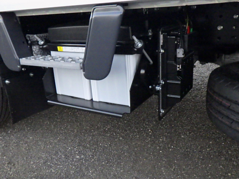 三菱ふそう キャンター Wキャブ 未使用車 全低床 ターボ スマートキー 2t 5MT！｜トラック在庫詳細｜株式会社ヤナギサワ自動車販売