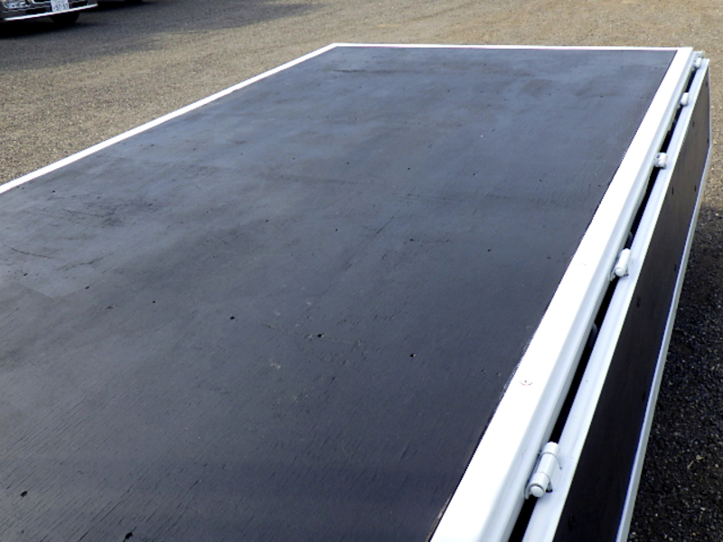 いすず エルフトラック 平 標準 10尺 全低床 3方開 床板 リアWタイヤETC 2t 5MT｜中古トラック在庫詳細｜株式会社ヤナギサワ自動車販売