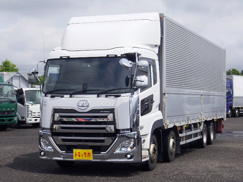 UDトラックス クオン アルミウィング 4軸 低床 床板 リアエアサス LED13.7t AT｜トラック在庫詳細｜株式会社ヤナギサワ自動車販売