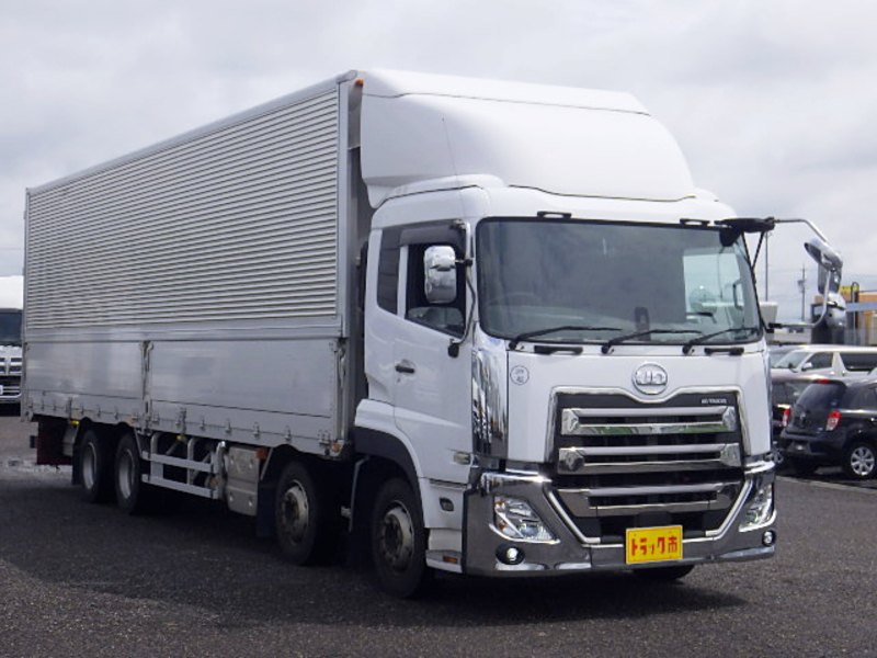 UDトラックス クオン アルミウィング 4軸 低床 床板 リアエアサス LED13.7t AT｜トラック在庫詳細｜株式会社ヤナギサワ自動車販売