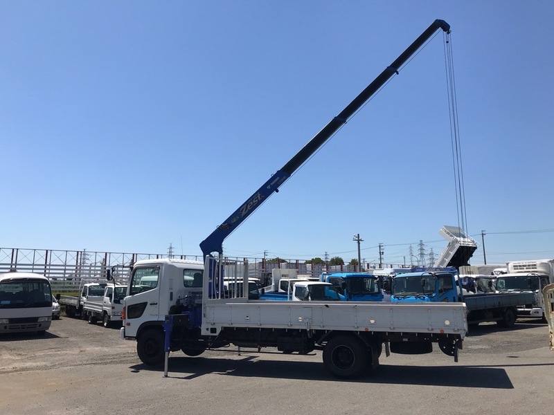 H23年☆4段クレーン付き平ボディ 4t ラジコン 6MT フックイン｜トラック在庫詳細｜株式会社ヤナギサワ自動車販売