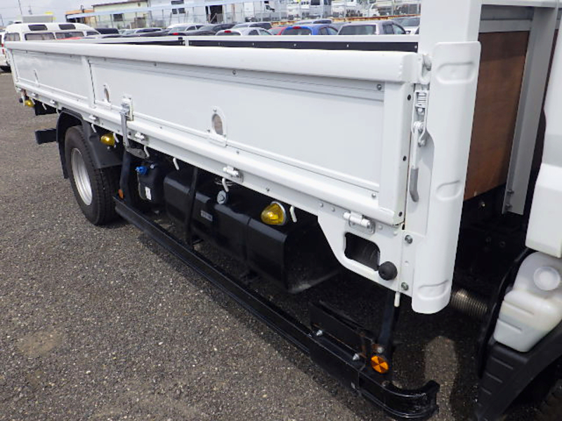 三菱ふそう キャンター 平 ロング 全低床 床鉄板 LED Bカメラ スマキー 2t 5MT｜トラック在庫詳細｜株式会社ヤナギサワ自動車販売