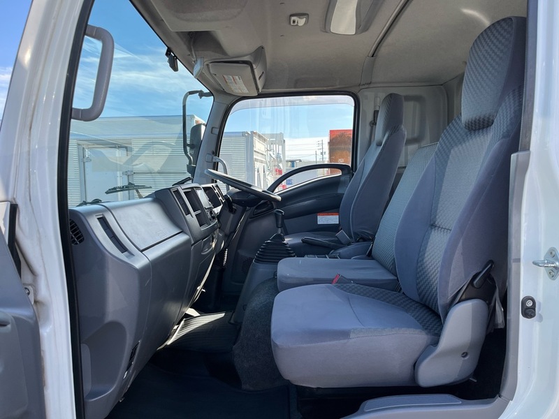 H28年☆平ボディ ベッド付き 4t 6.2mボデー 標準キャビン 6MT｜中古トラック在庫詳細｜株式会社ヤナギサワ自動車販売