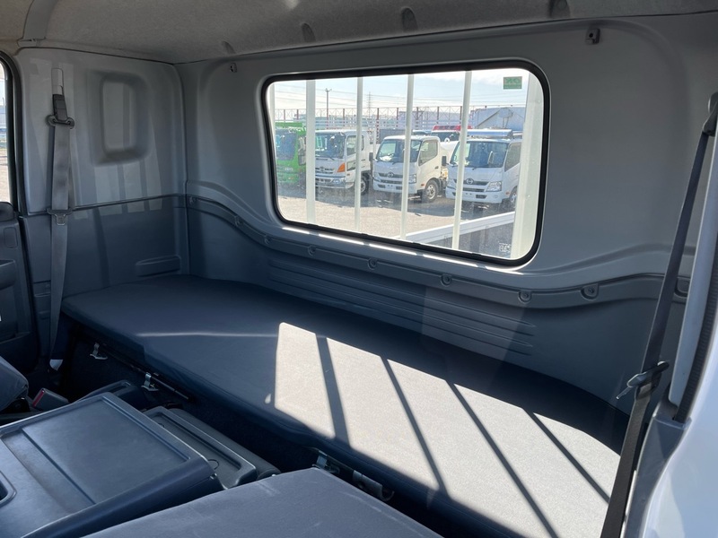 H28年☆平ボディ ベッド付き 4t 6.2mボデー 標準キャビン 6MT｜中古トラック在庫詳細｜株式会社ヤナギサワ自動車販売