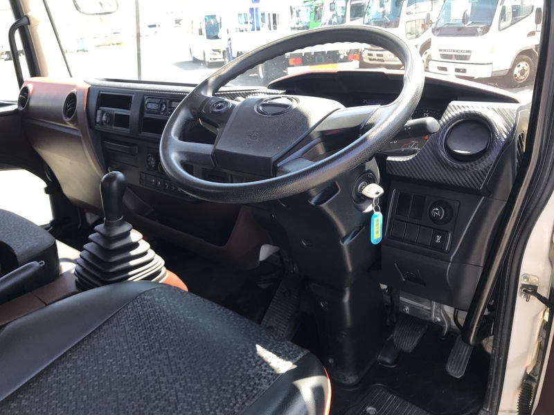 H30年☆4段クレーン付き平ボディ ラジコン 2.93t吊 4t ユニック｜中古トラック在庫詳細｜株式会社ヤナギサワ自動車販売