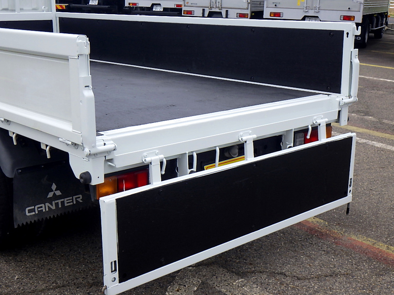 三菱ふそう キャンター 平ボディー 標準 10尺 道板掛け 3方開 禁煙車 2t 5MT！！｜中古トラック在庫詳細｜株式会社ヤナギサワ自動車販売